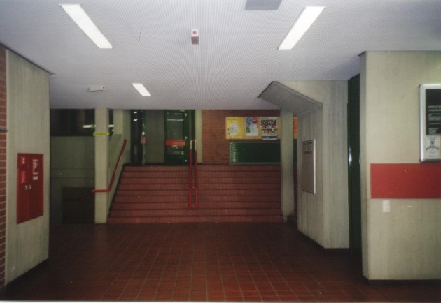 Treppenhaus Physiktrakt/Hausmeister Treppenhaus Physiktrakt/Hausmeister